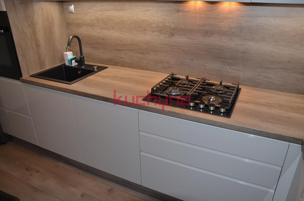 Dvierka-svetlošedá lesk, korpus-dub nebraska šedý #13 | Modrastrecha.sk